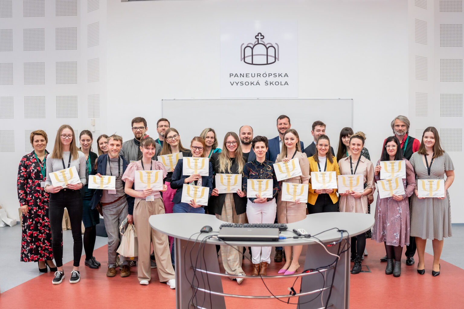 Studentky psychologie na FF UK obsadily první místa mezinárodní soutěže ve dvou kategoriích ...