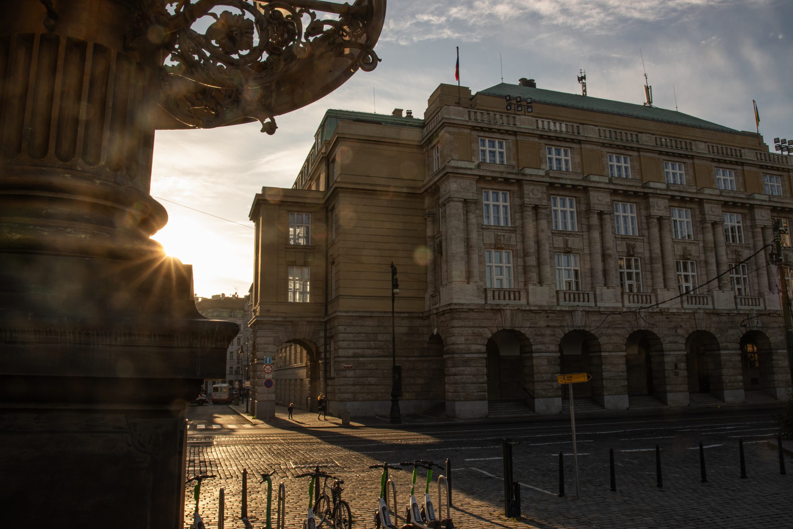 Filozofická fakulta UK vyhlašuje přijímací řízení pro bakalářské a navazující magisterské ...